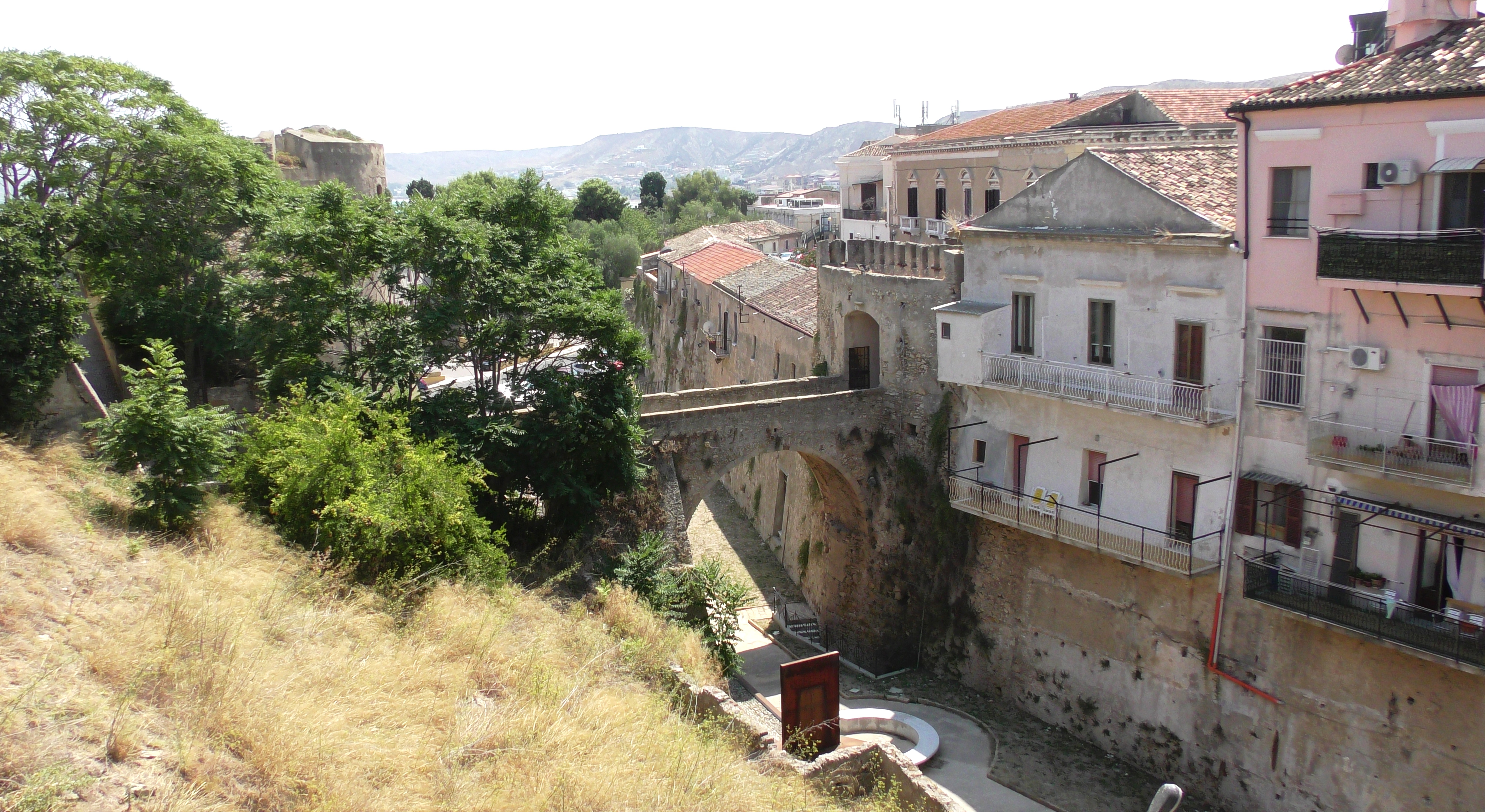 CROTONE, une histoire de bouts. - LES ROUTES DU SOLEIL - CORSE, ITALIE ...