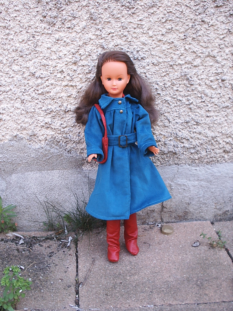 Dolly de Gégé et son manteau bleu. - Le placard de Monica